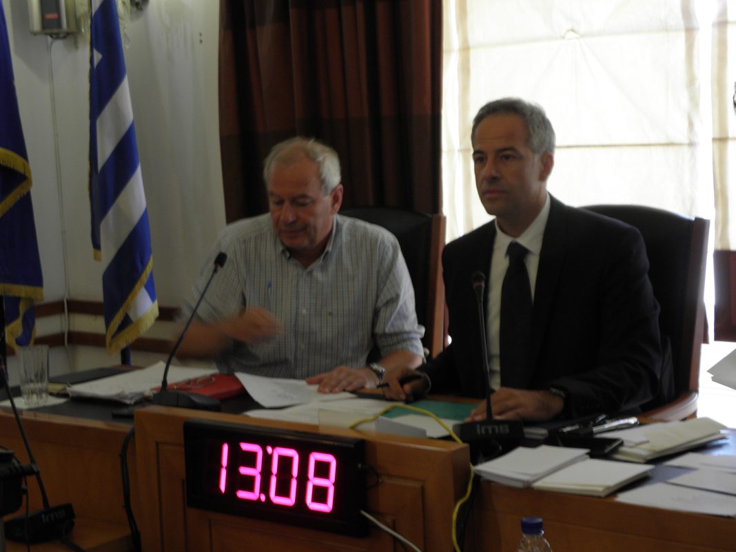 Ο Κ. Πεφάνης, έχει την εντύπωση πως απευθύνεται σε "σχολιαρόπαιδα" και ...
