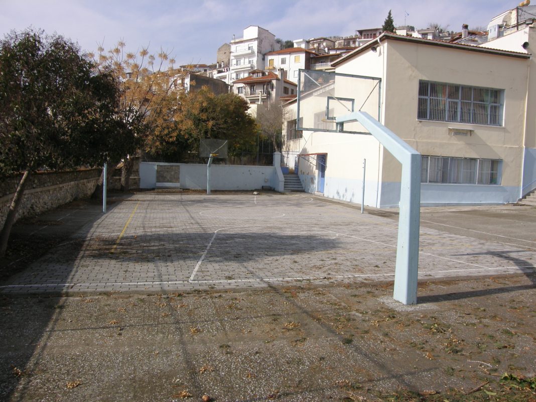 Τα παιδιά της γειτονιάς στην Παναγία, χρειάζονται καλύτερο γήπεδο ...